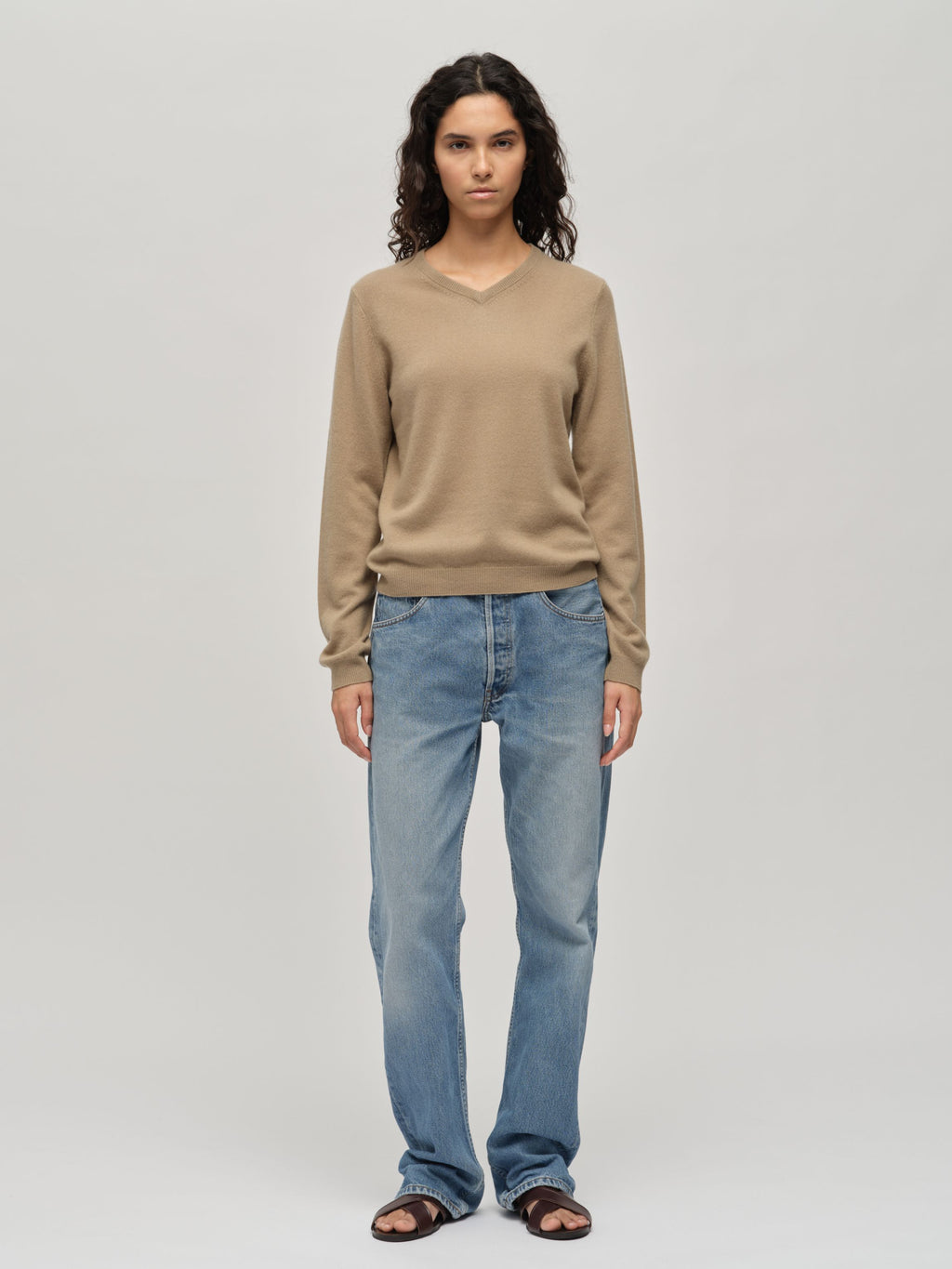 Women's Fitted 90s V-Neck Sweater in Taupe Cashmere – People's Republic ...
